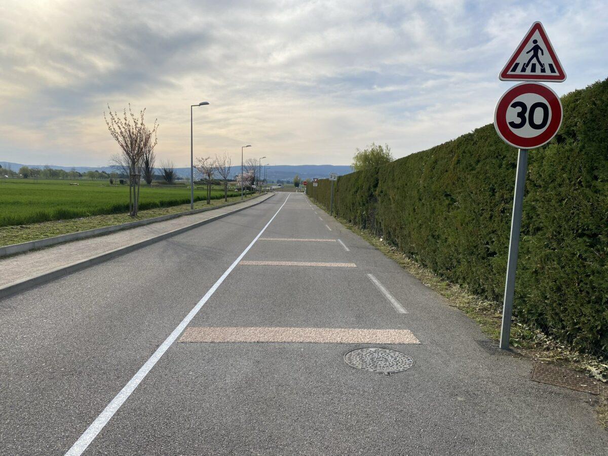 Création de bandes rugueuses - Marquage Accessibilité Signalisation
